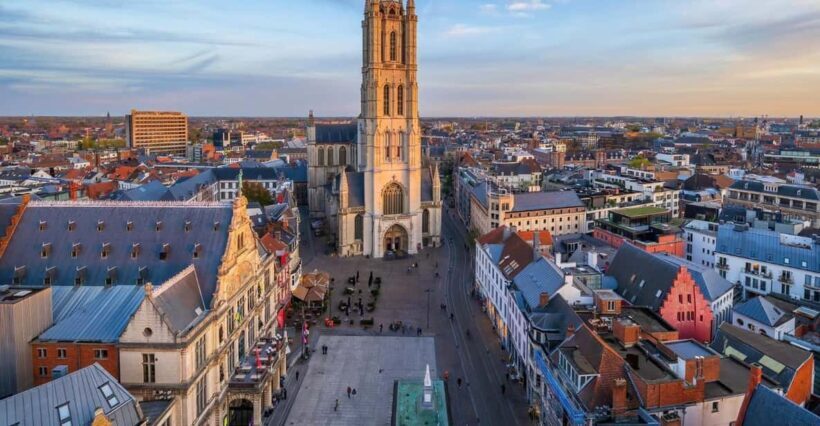 Ghent: Capture the most Photogenic Spots with a Local - Analyzing the Value