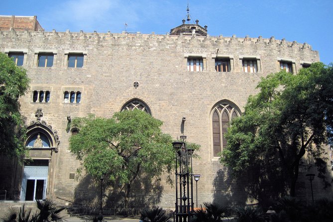 Ghost Night Walking Tour - Accessibility and Meeting Details