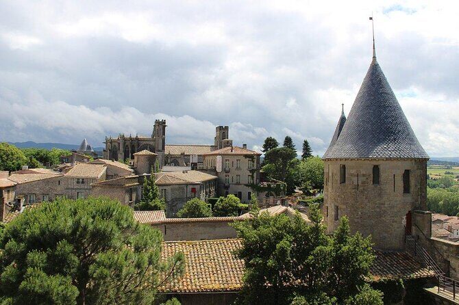 Ghosts of Carcassonne: Self-Guided Tour and Exploration Game - Discovering Carcassonne with the Ghosts of Carcassonne Self-Guided Tour