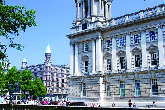 Giants Causeway and Belfast Private Day Tour - Discovering the Giants Causeway