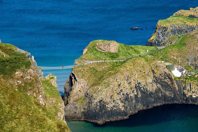 Giant'S Causeway and Titanic Experience From Belfast Port - Exploring the Giants Causeway
