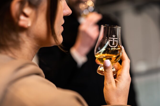 Giant's Causeway and Whisky Distillery tasting tour from Belfast - Who Will Love It?