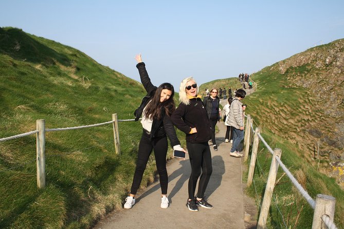 Giants Causeway Day Tour and Belfast City Tour 1 Day Pass - Exploring the Giants Causeway