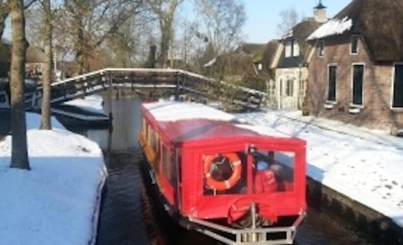 Giethoorn: Canal cruise Giethoorn village and lake - Key Points