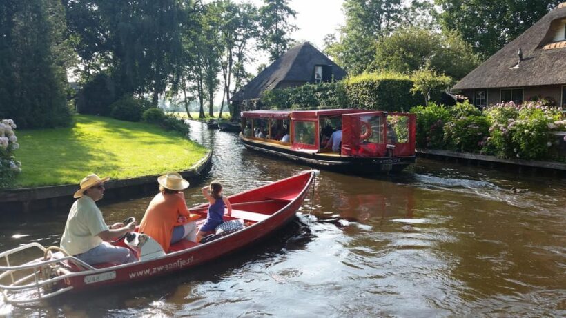 Giethoorn: Canal cruise Giethoorn village and lake - Why This Tour Makes Sense for Different Travelers