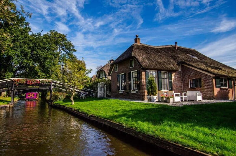 Giethoorn: Canal Cruise & lake Tour & Sightseeing Village - An In-Depth Look at the Giethoorn Experience