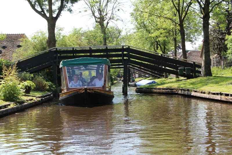 Giethoorn: Canal Cruise & lake Tour & Sightseeing Village - Who Will Love This Tour?