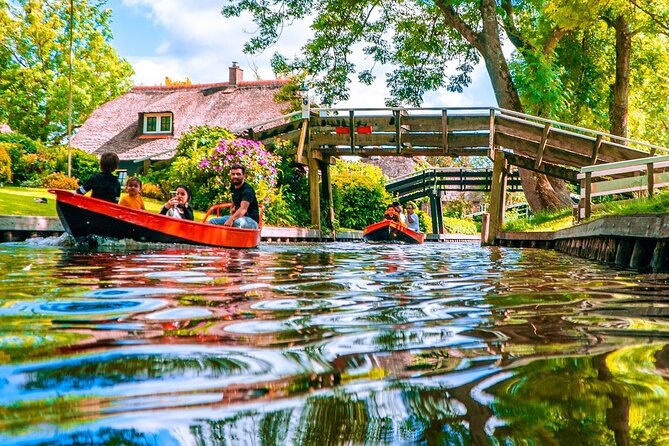Giethoorn Day Private Tour Inc. Boat Trip - Taking in Giethoorns Charming Canals