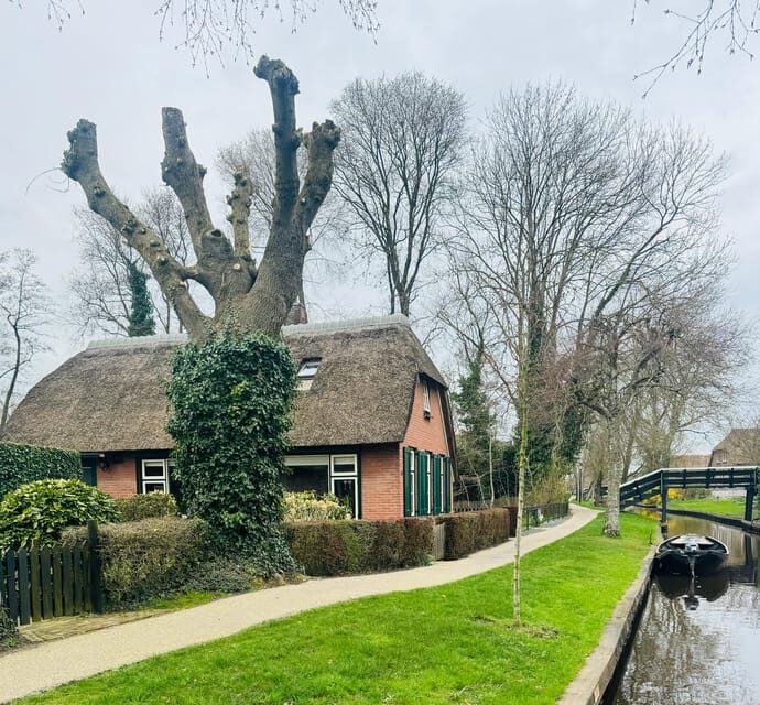 "Giethoorn: Exclusive Private Tour of the Dutch Venice" - An In-Depth Look at the Experience