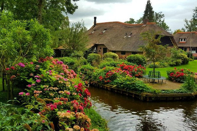 Giethoorn Guided Day Trip with Boat Ride from Amsterdam - Key Points