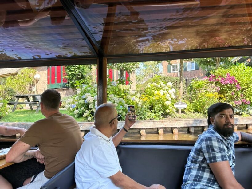 Giethoorn: Round trip from Amsterdam optional guided cruise - The pros and cons: a balanced view