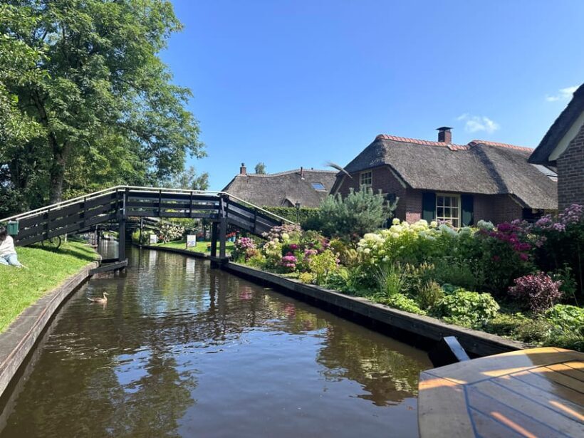 Giethoorn: Round trip from Amsterdam optional guided cruise - Who should consider this tour?