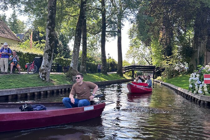 Giethoorn Roundtrip Transport with Optional Guided Canal Cruise - Key Points