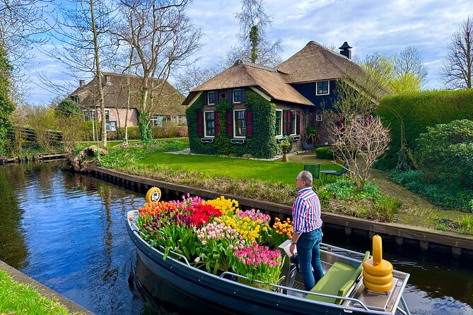 Giethoorn Roundtrip Transport with Optional Guided Canal Cruise - Who Should Book This Tour?
