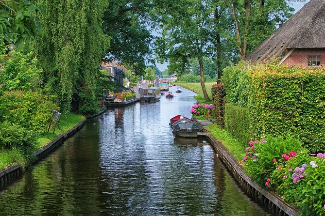 Giethoorn Small-Group Tour from Amsterdam (Max. 8 People) - A Day in Giethoorn: What to Expect from the Tour