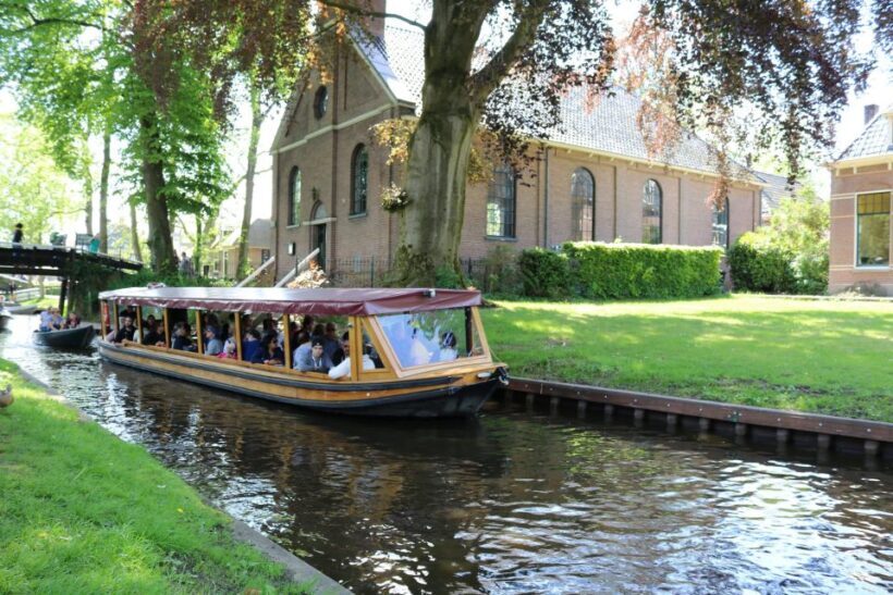 Giethoorn: Village & National Park Canal Cruise with Coffee - Key Points