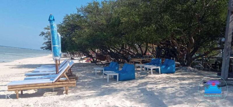 Gili Trawangan: The Beach Bar - Sunbed with Cocktail & Chill - Why the Gili Beach Bar Experience Stands Out