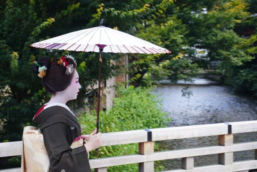 Gion by Night: Secrets and Legends of the Geisha - Key Points