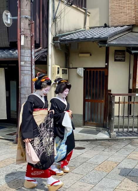 Gion by Night: Secrets and Legends of the Geisha - The Value of a Small Group