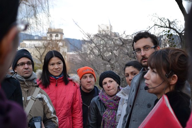 Gion Walking Tour by Night - Group Size and Accessibility