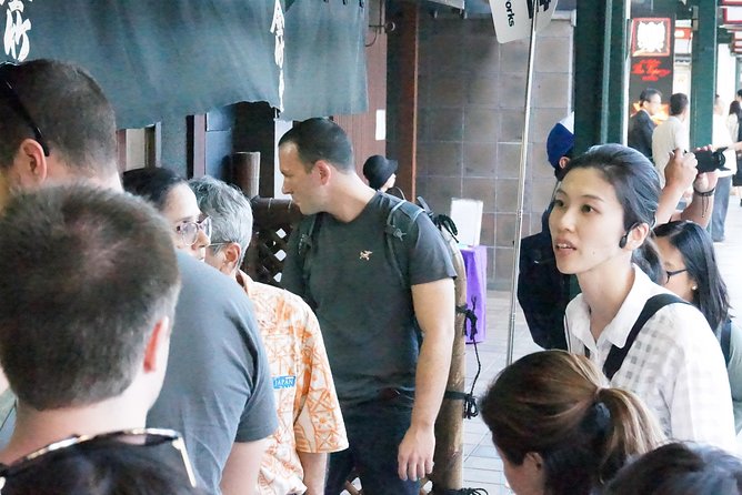 Gion Walking Tour by Night - Meeting Details and Logistics