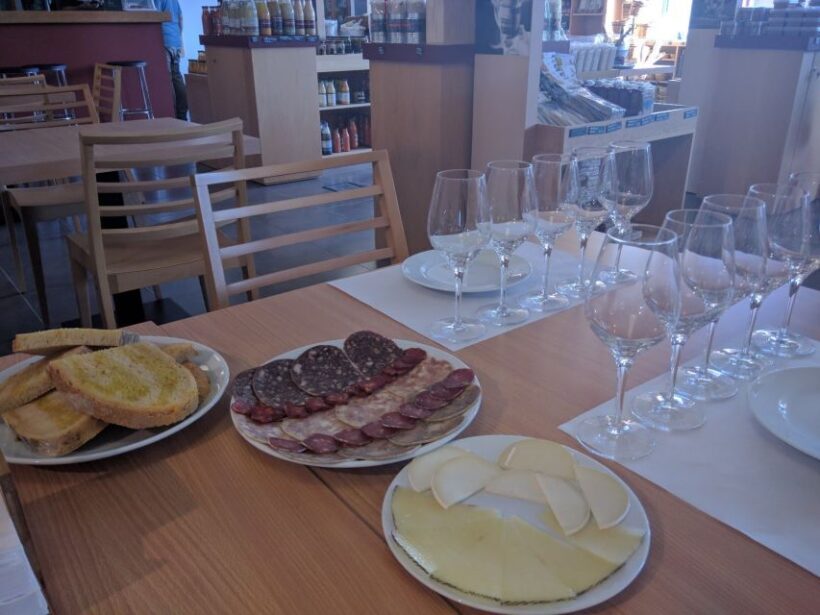 Girona: Local Wineries Tour with Breakfast and Wine Tasting - Girona: Local Wineries Tour with Breakfast and Wine Tasting – An In-Depth Look