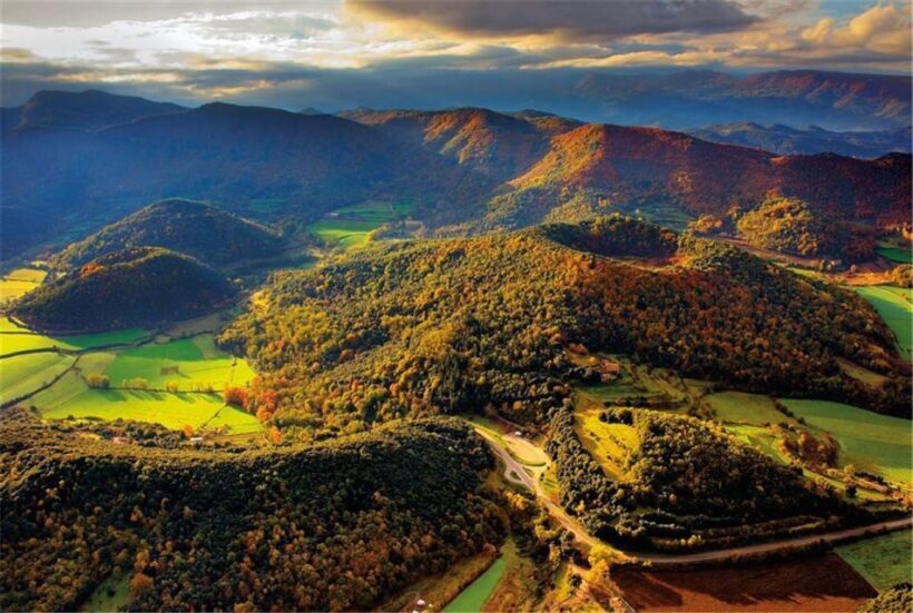 Girona: Volcano Area, Besalú, and Banyoles Lake Tour - The Guides: Enthusiasts Who Make a Difference
