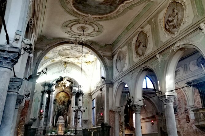 Giudecca Island Discovery Tour - Aristocratic Retreat to Industrial Area