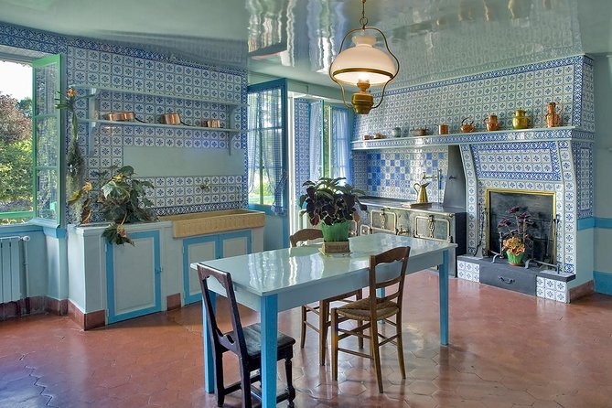 Giverny Half Day Guided Trip With Monets House & Gardens From Paris by Minivan - Scheduling and Booking Considerations