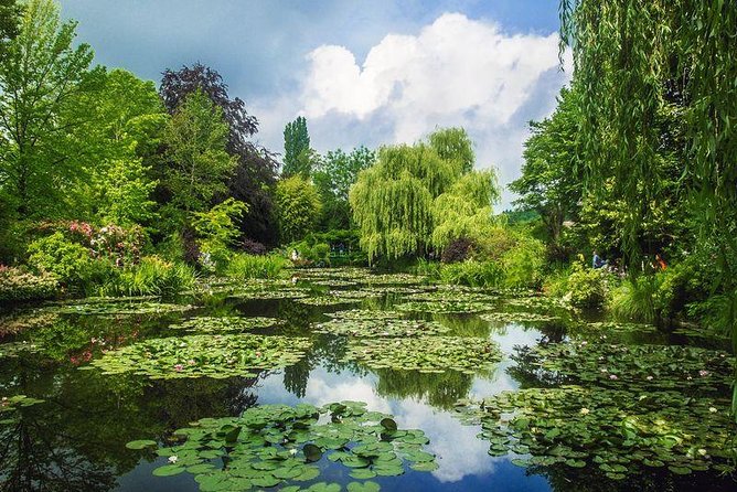 Giverny Monet House and Gardens Skip the Line Walking Tour - Tour Provider and Ticket Information