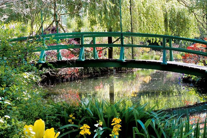 Giverny Private Half-Day Trip including Claude Monet' Gardens & House from Paris - Practical Tips for Travelers