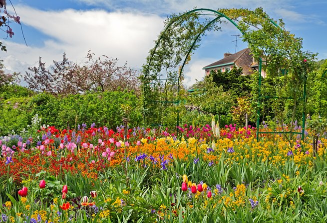 Giverny & Versailles Audio Guided Day Trip with Lunch from Paris - Authentic Experiences and Common Observations