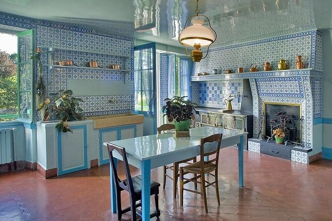 Giverny & Versailles Day Trip From Paris with Professional Guide - What the Reviews Say