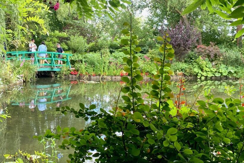 Giverny Versailles Trianon Small Group by Minivan from Paris - FAQs