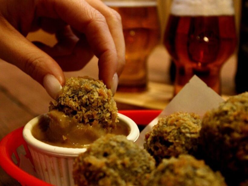 Glasgow: Beer Flight with a Haggis Taster in a Glasgow pub - The Value of the Experience