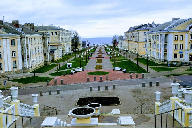 Go East – Private 1 Day Trip to Russian Border - Uncovering the Bastion Catacombs of Narva