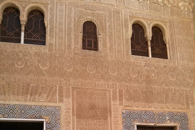 Going to Alhambra? 3 Hrs Private Tour! Skip the Long Lines to Visit the Alhambra - Highlights of the Private 3-Hour Tour