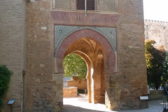 Going to Alhambra? 3 Hrs Private Tour! Skip the Long Lines to Visit the Alhambra - Pricing and Cancellation Policy