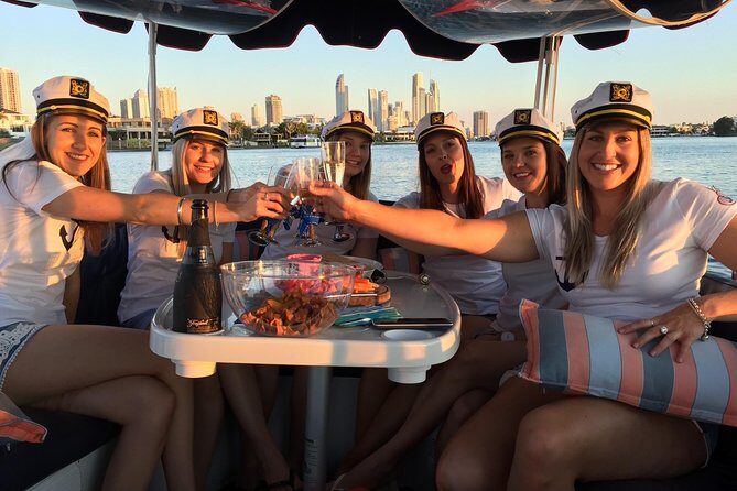Gold Coast Boat Hire Self-Drive with No License Required - A Relaxed Way to Discover the Gold Coast Canals