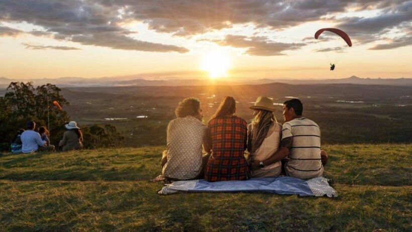 Gold Coast: Luxury Wine Tour with Gourmet Lunch & Distillery - Key Points