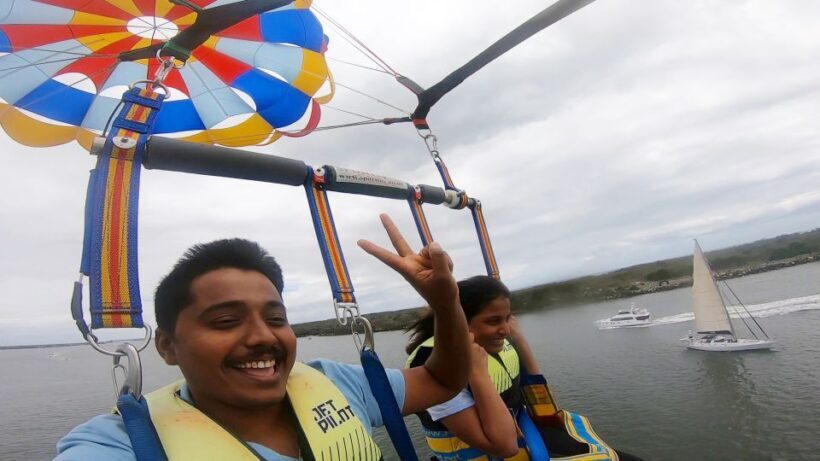 Gold Coast: Surfers Parasailing, Free Photos, Paradise Views - Key Points