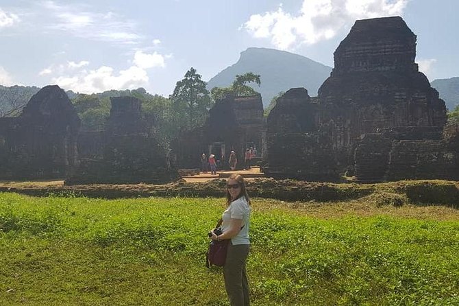 Golden Bridge Ba Na Hills & My Son Holyland - Private Guided Tour - Lunch Break: Savoring Local Flavors