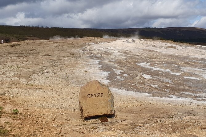 Golden Circle German-speaking small group tour from Reykjavík - Authentic Experiences That Make It Special