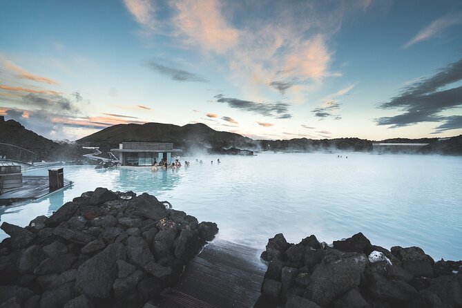 Golden Circle, Northern Lights and Blue Lagoon Tour With Ticket - Searching for the Northern Lights