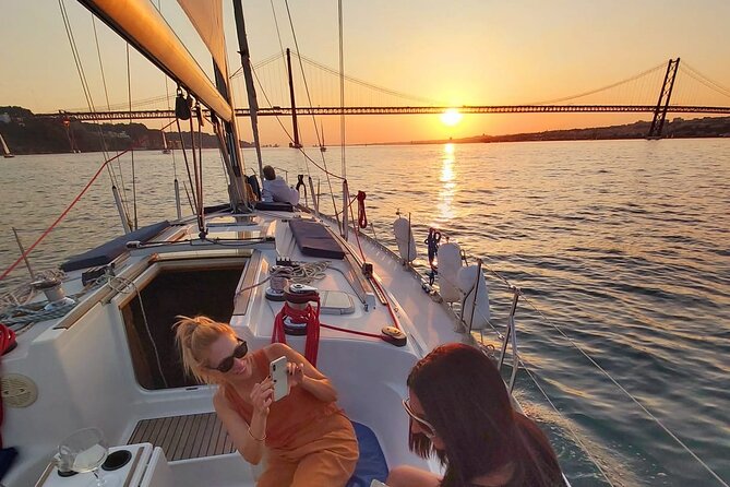 Golden Hour Boat Tour Review: A Scenic Delight - Meeting and Pickup Details