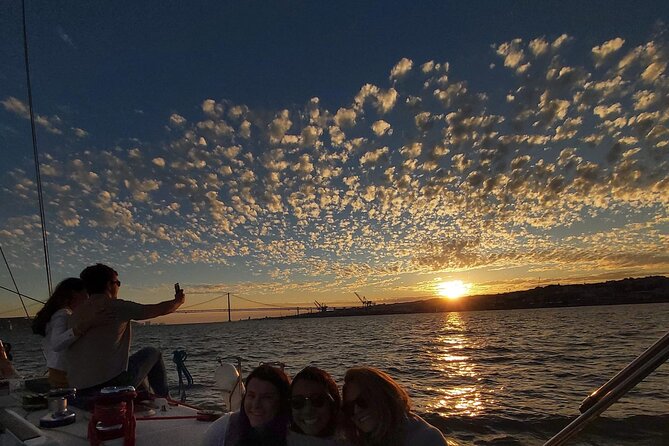 Golden Hour Boat Tour Review: A Scenic Delight - Cancellation Policy and Minimum Participants