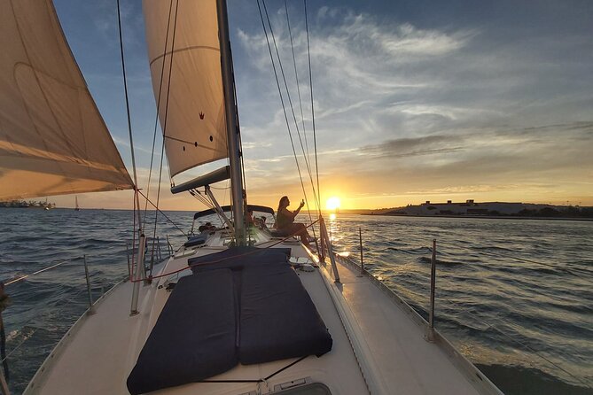 Golden Hour Boat Tour - Sailing by the Monuments with Wine - A Detailed Look at the Itinerary