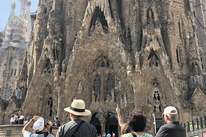 Golden Hour in Gaudi's Sagrada Familia with expert Guide - What Travelers Say and Why It Matters