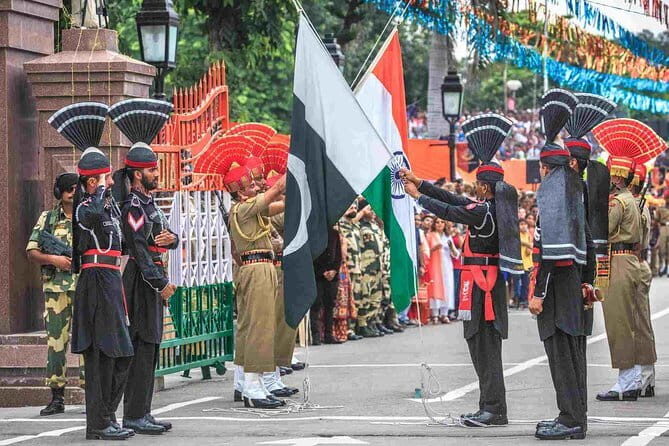 Golden Temple & Wagah Border in Amritsar with Punjabi Lunch - Key Points