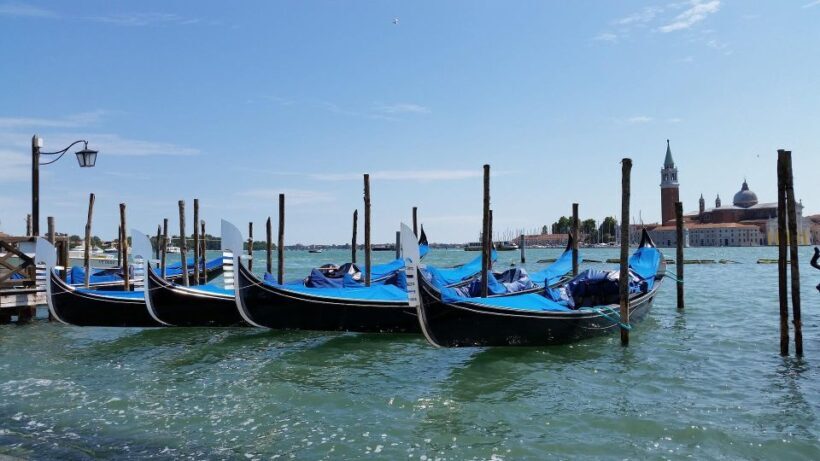 Gondola tour with Four Seasons Concert by VENICE in GONDOLA - A Closer Look at the Experience